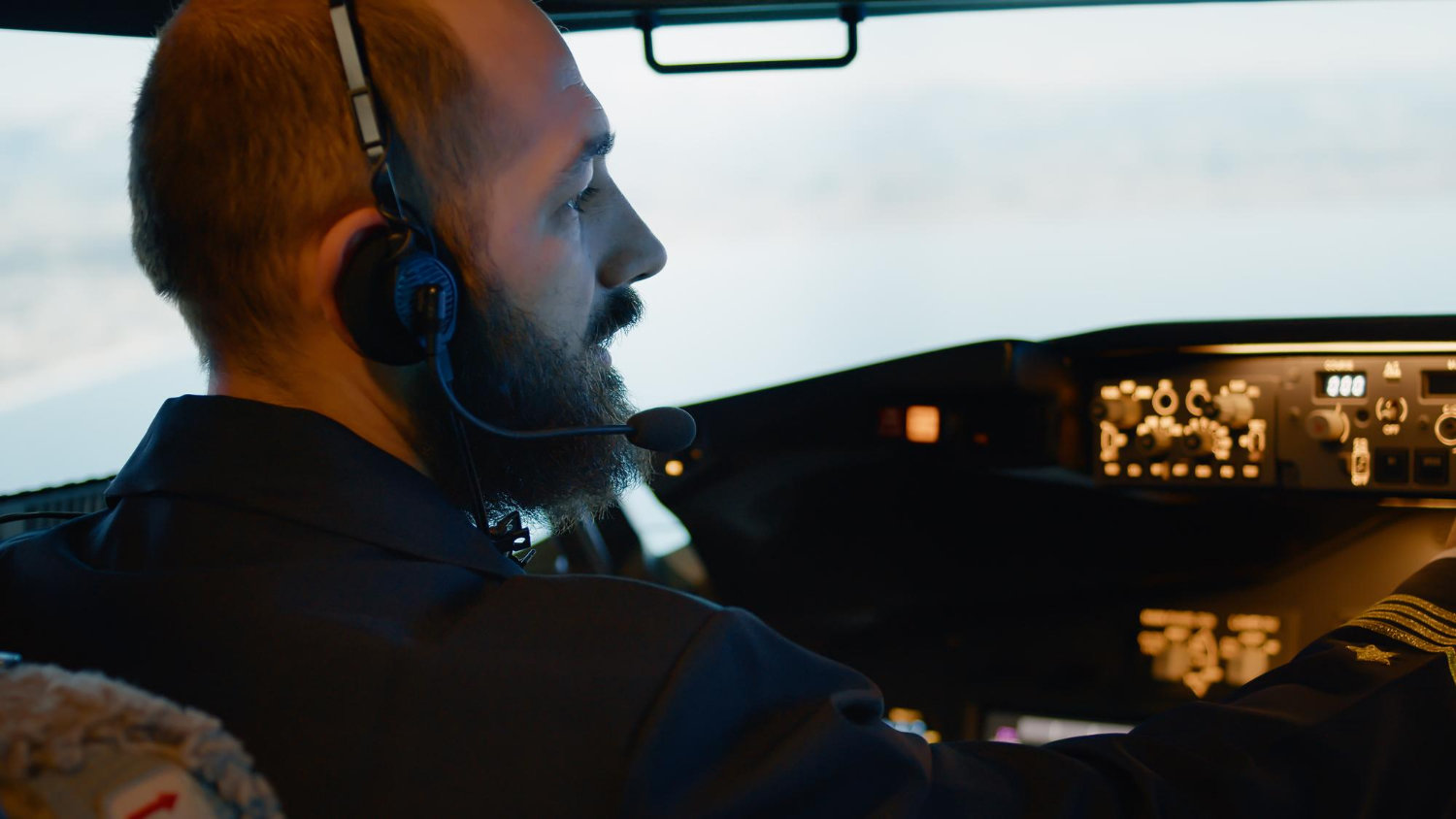 Is It Safe for Pilots to Sleep in the Cockpit? - FlapOne Aviation Blog
