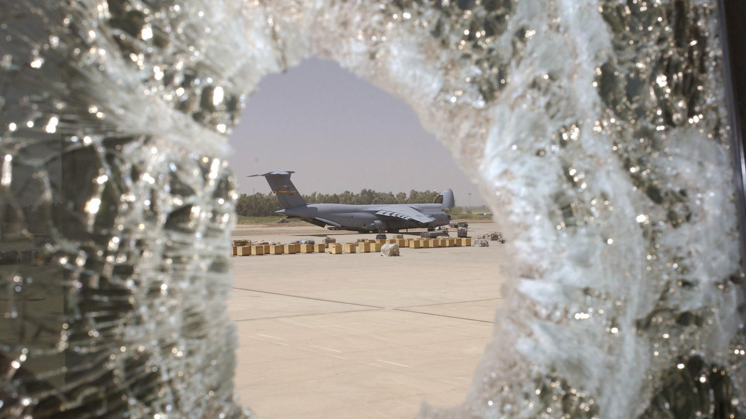 What Will the Pilot Do If the Aircraft Window Breaks During Flight ...