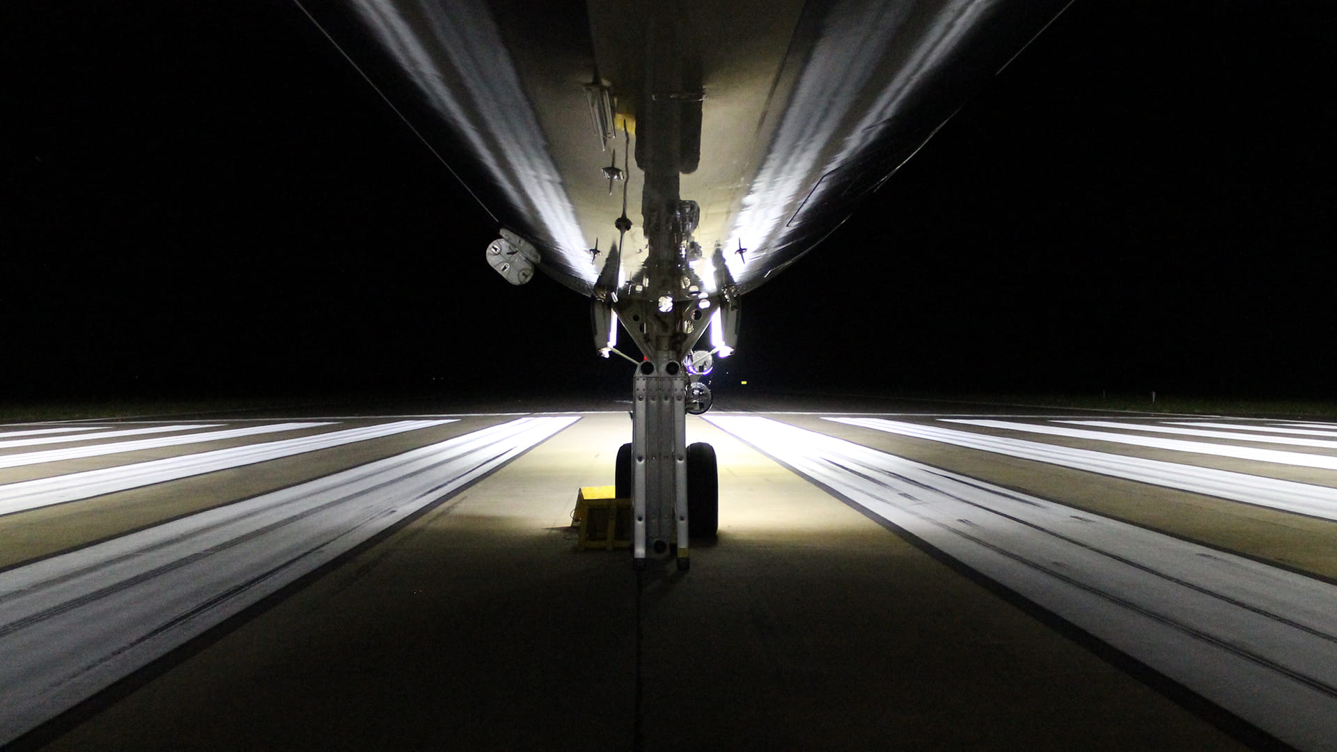 Why Aircraft Use Red, Green and Other Lights - Flapone Aviation Blog