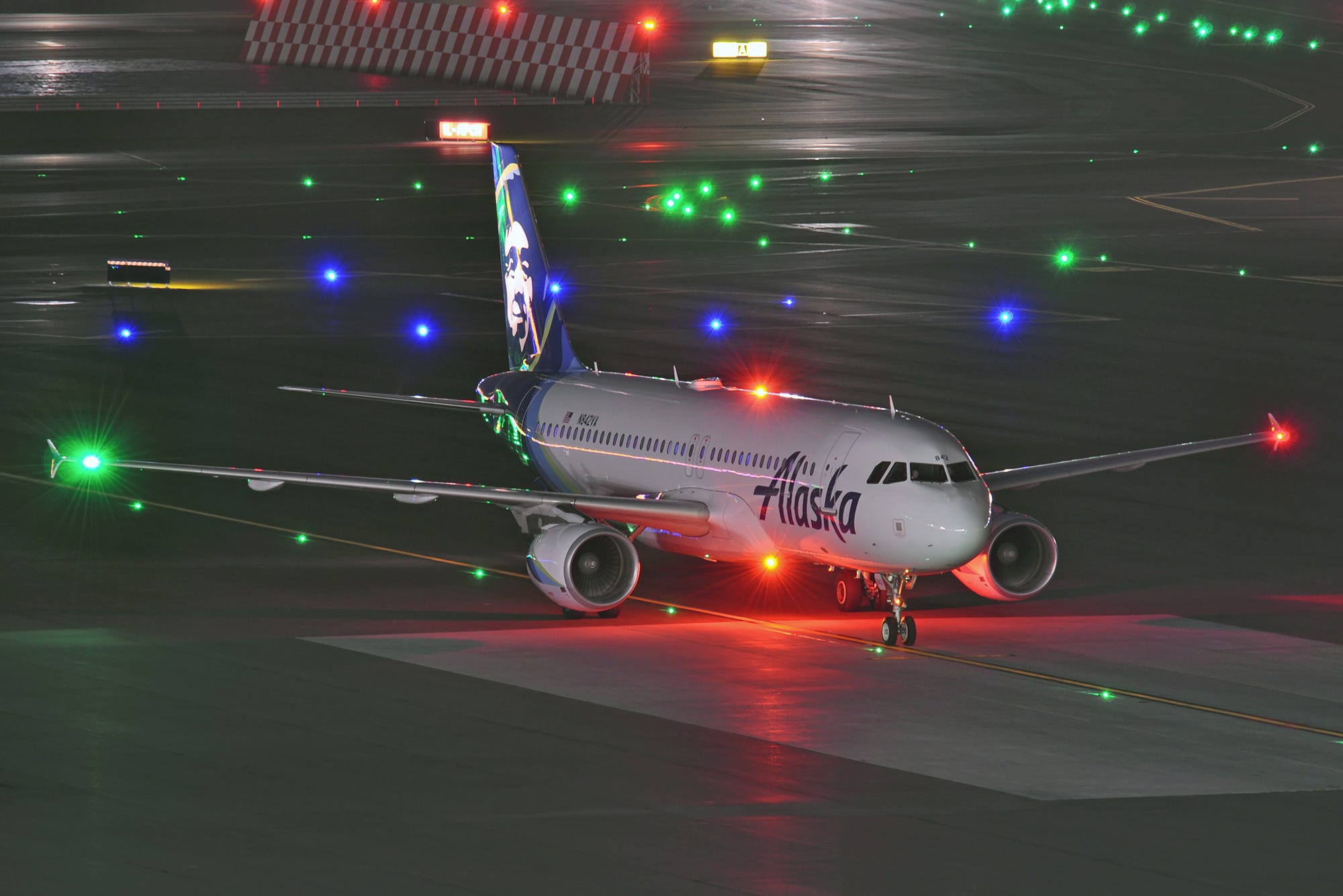 Why Aircraft Use Red, Green and Other Lights - FlapOne Aviation Blog
