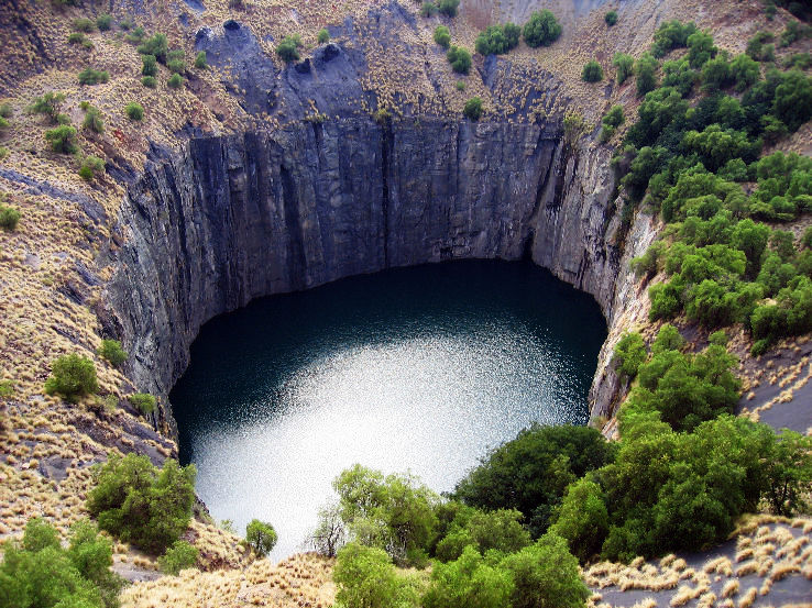 5 Great Holes that are Real Passage Down the Earth - Hello Travel Buzz