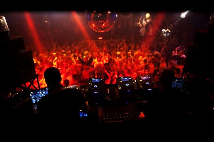 Celebrate Darkness...The Best Nightclubs To Hang Out - Hello Travel Buzz