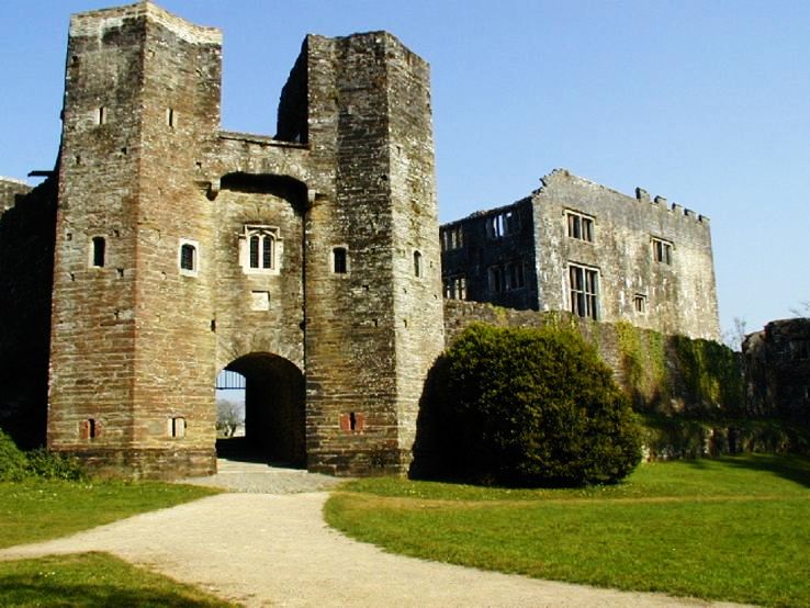 5 most haunted places in England - Hello Travel Buzz