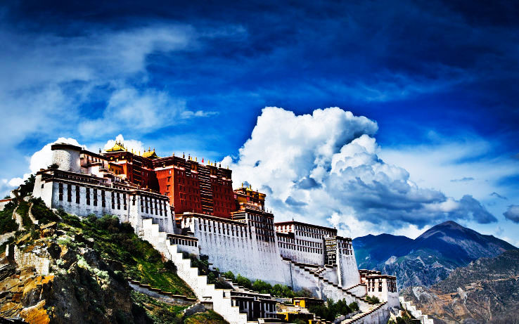 5 Most Beautiful Royal Palaces in the World - Hello Travel Buzz