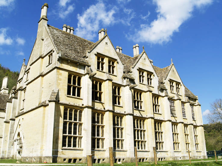 5 most haunted places in England - Hello Travel Buzz